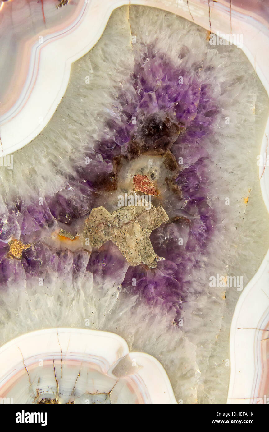 Amethyst semiprecious stone texture hi-res stock photography and images ...