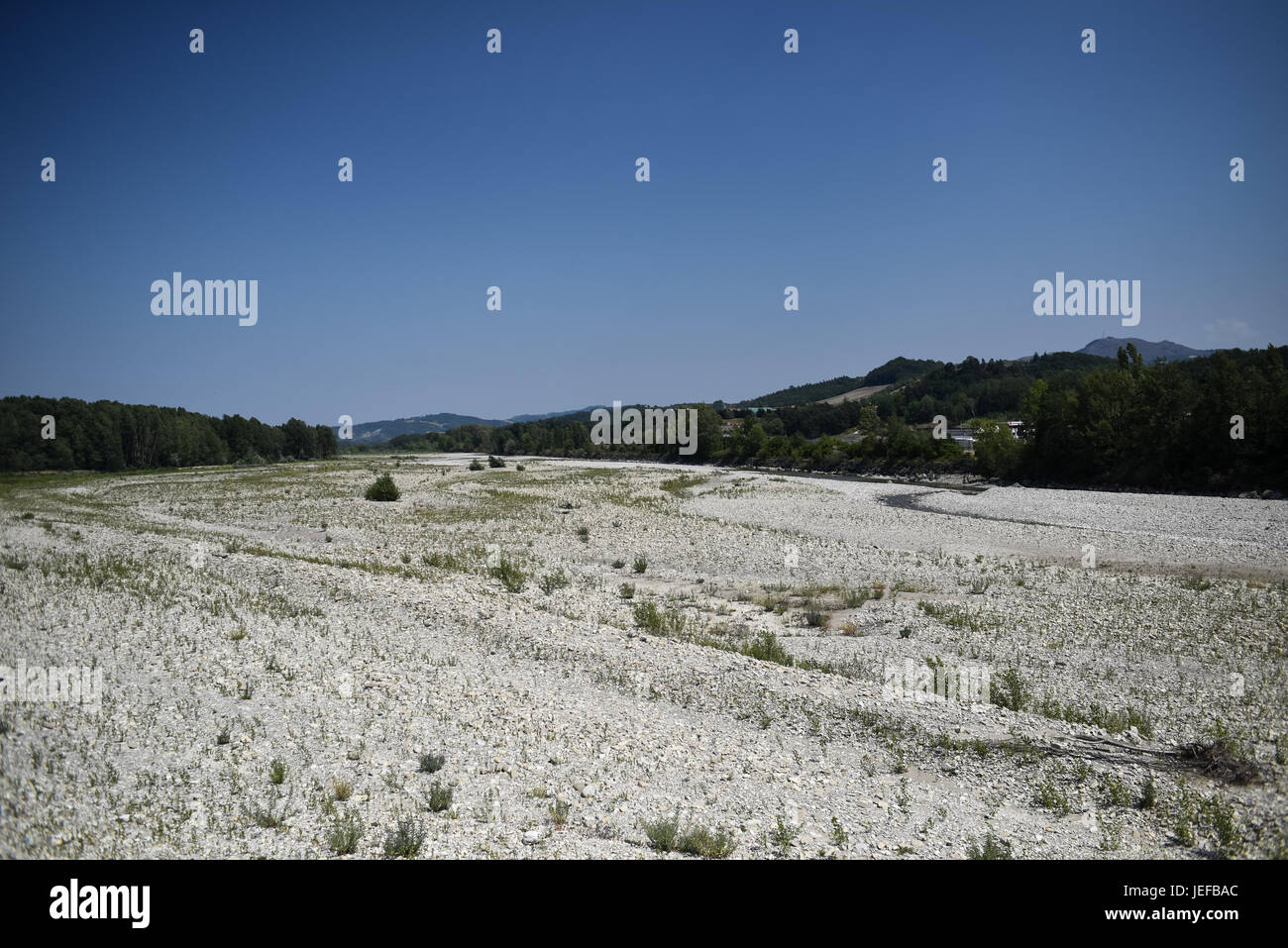 Dried up river bed drought hi-res stock photography and images - Alamy