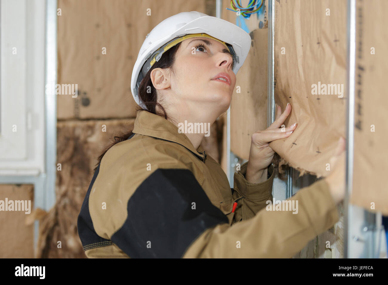 female plasterer worker at a indoors wall insulation works Stock Photo ...