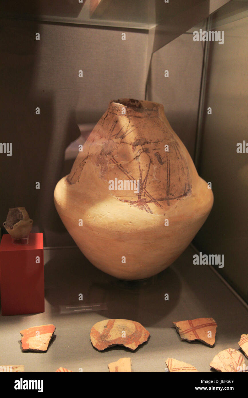 Large neolithic storage pot, National Museum of Archaeology, Valletta ...