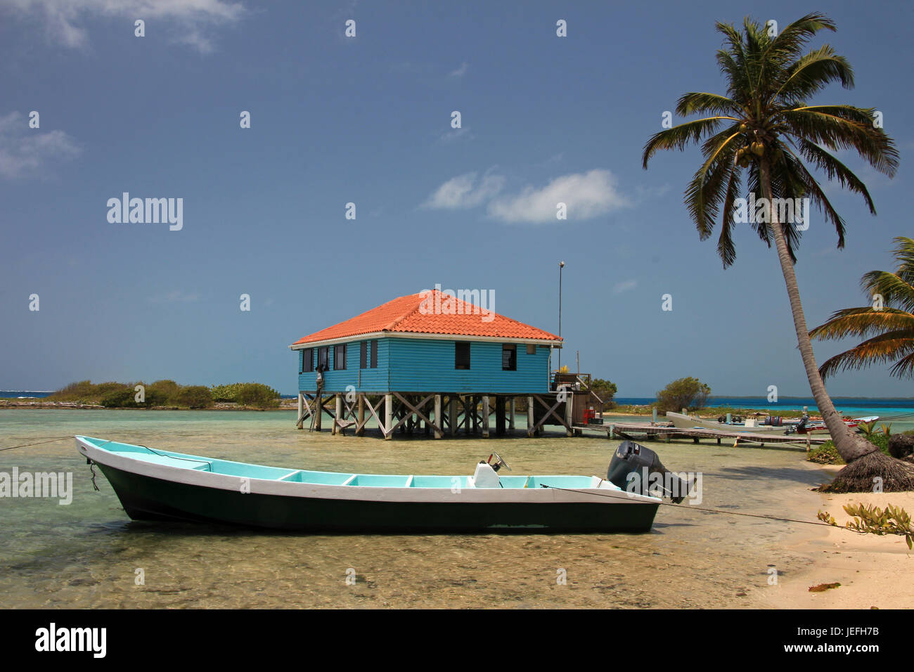 Cabins on stilts on the small island of Tobacco Caye, Belize Stock ...