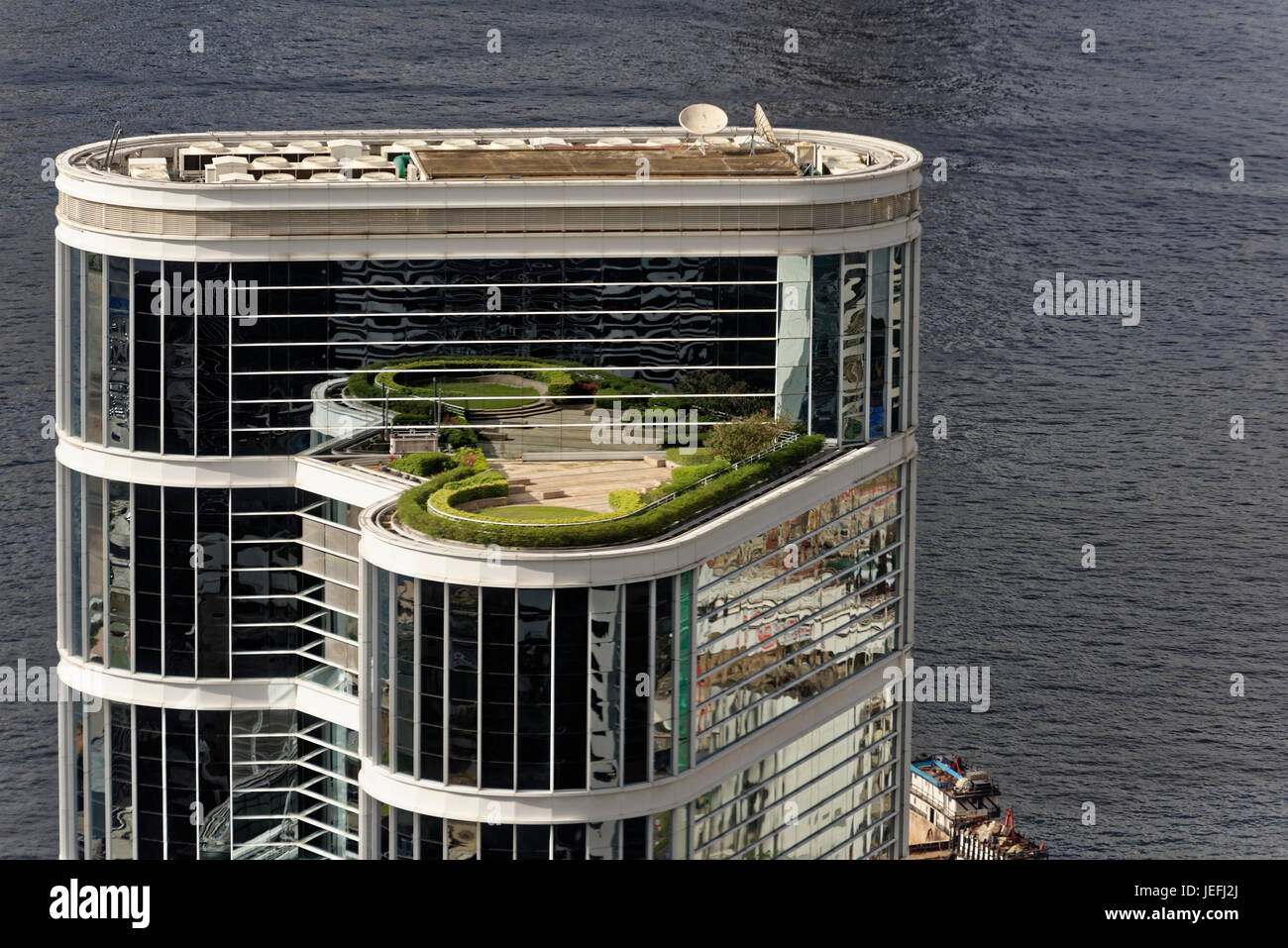 High rise buildings with ground level human space dominate Hong Kong ...