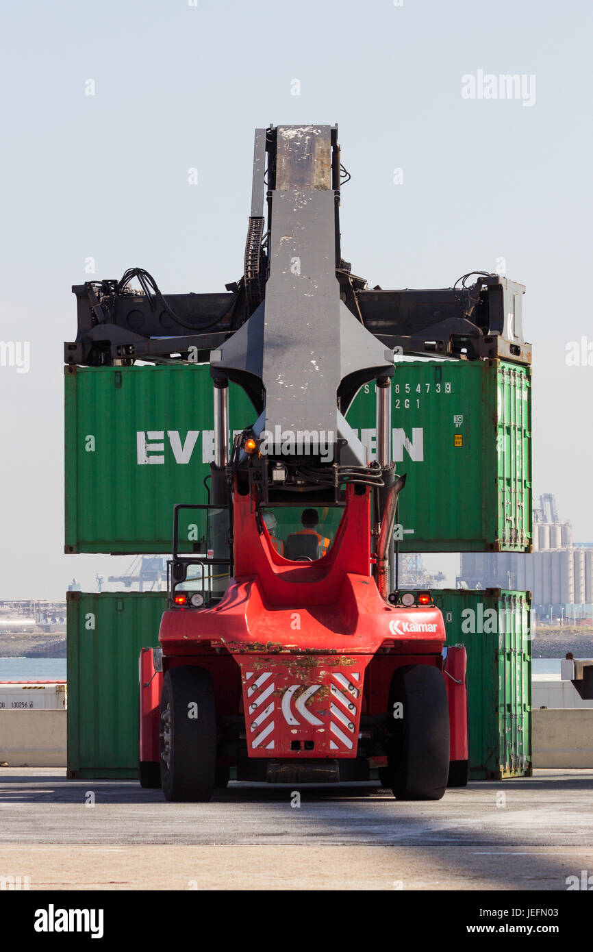 Container handler hi-res stock photography and images - Alamy