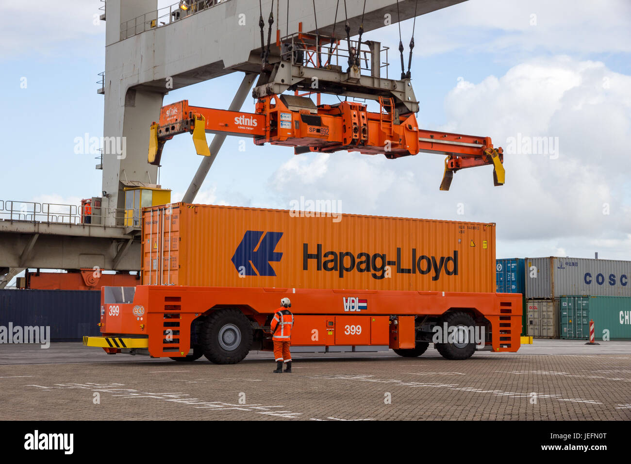 Container spreader crane hi-res stock photography and images - Alamy