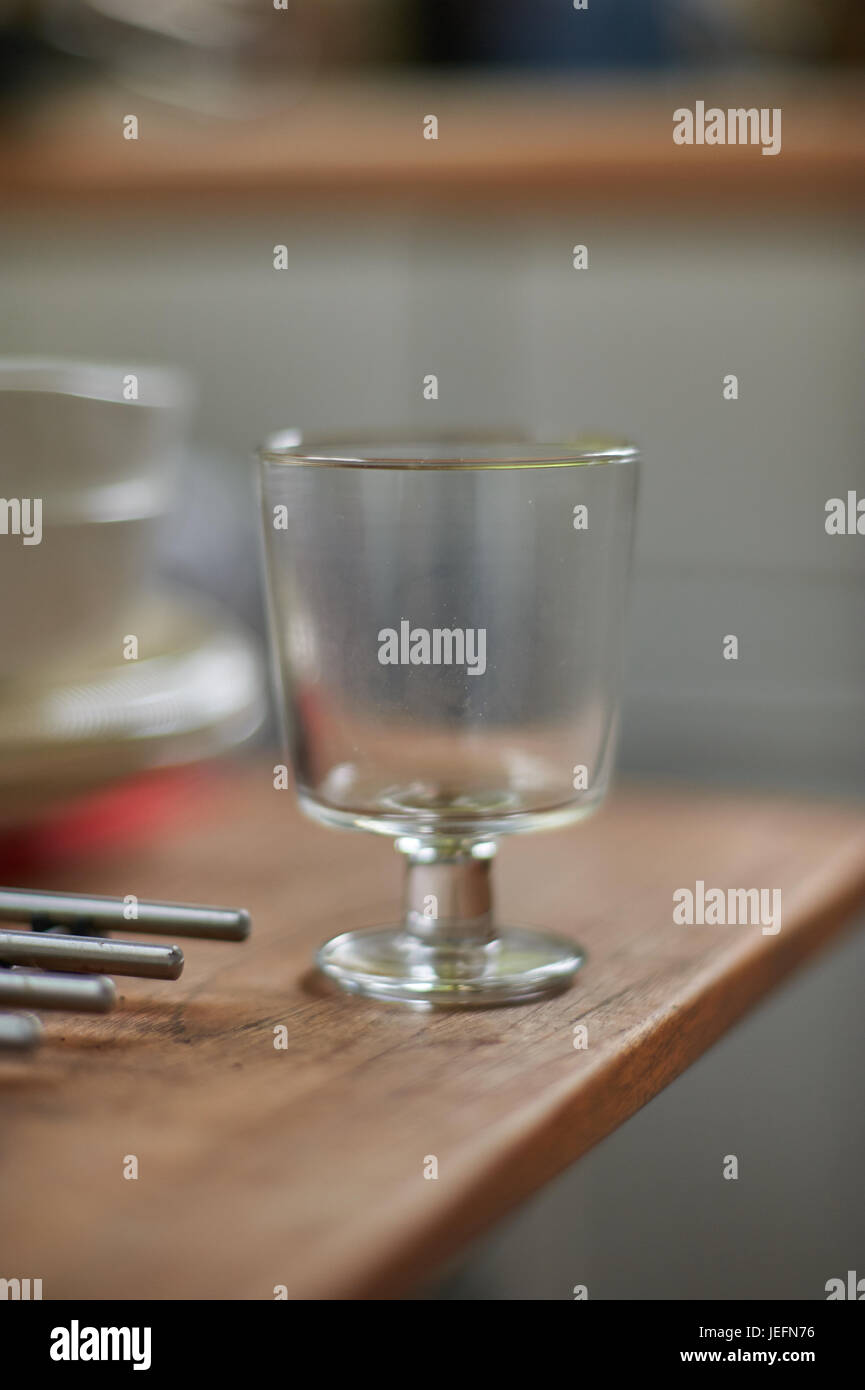 Washing up dishes hi-res stock photography and images - Alamy