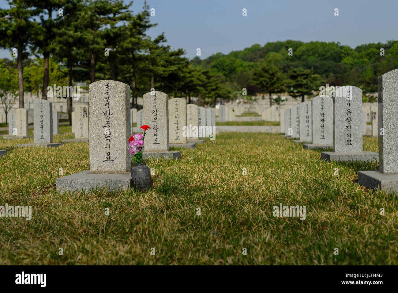 Seoul cemetery hi-res stock photography and images - Alamy