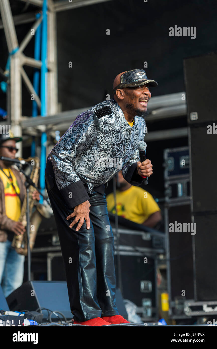 Jimmy cliff singer hi-res stock photography and images - Alamy