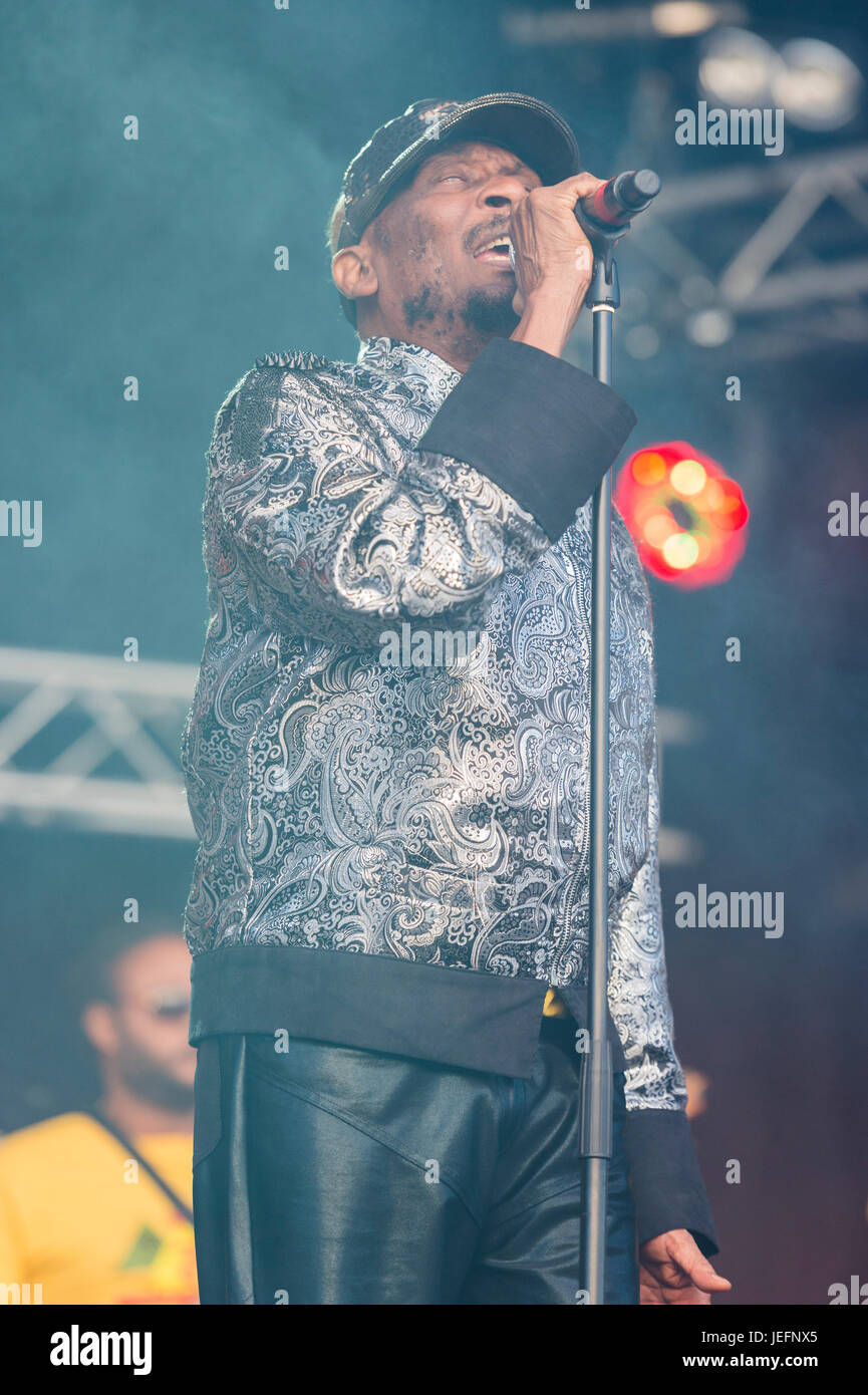 Jimmy cliff singer High Resolution Stock Photography and Images - Alamy