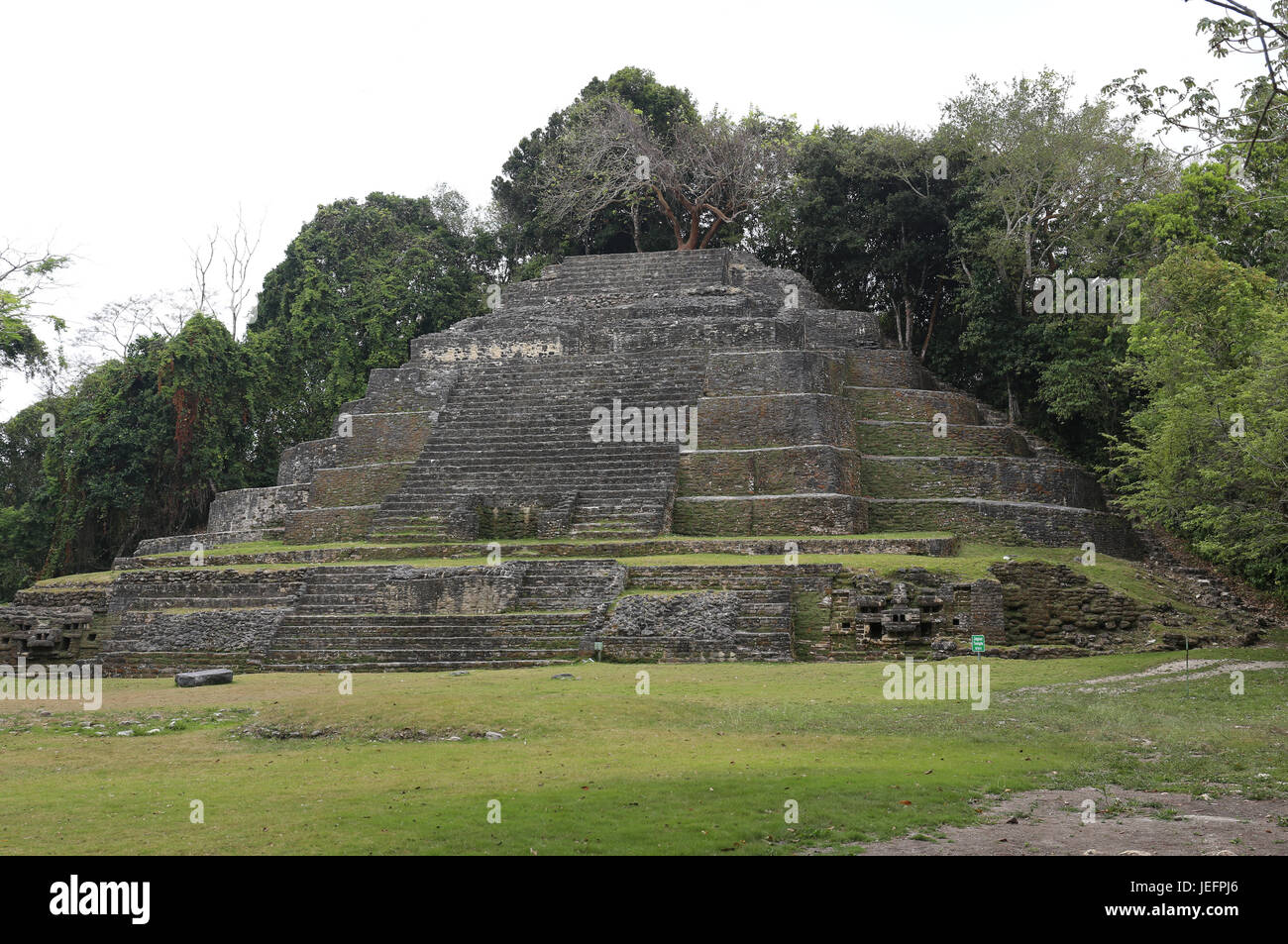 Lamanai temple hi-res stock photography and images - Alamy
