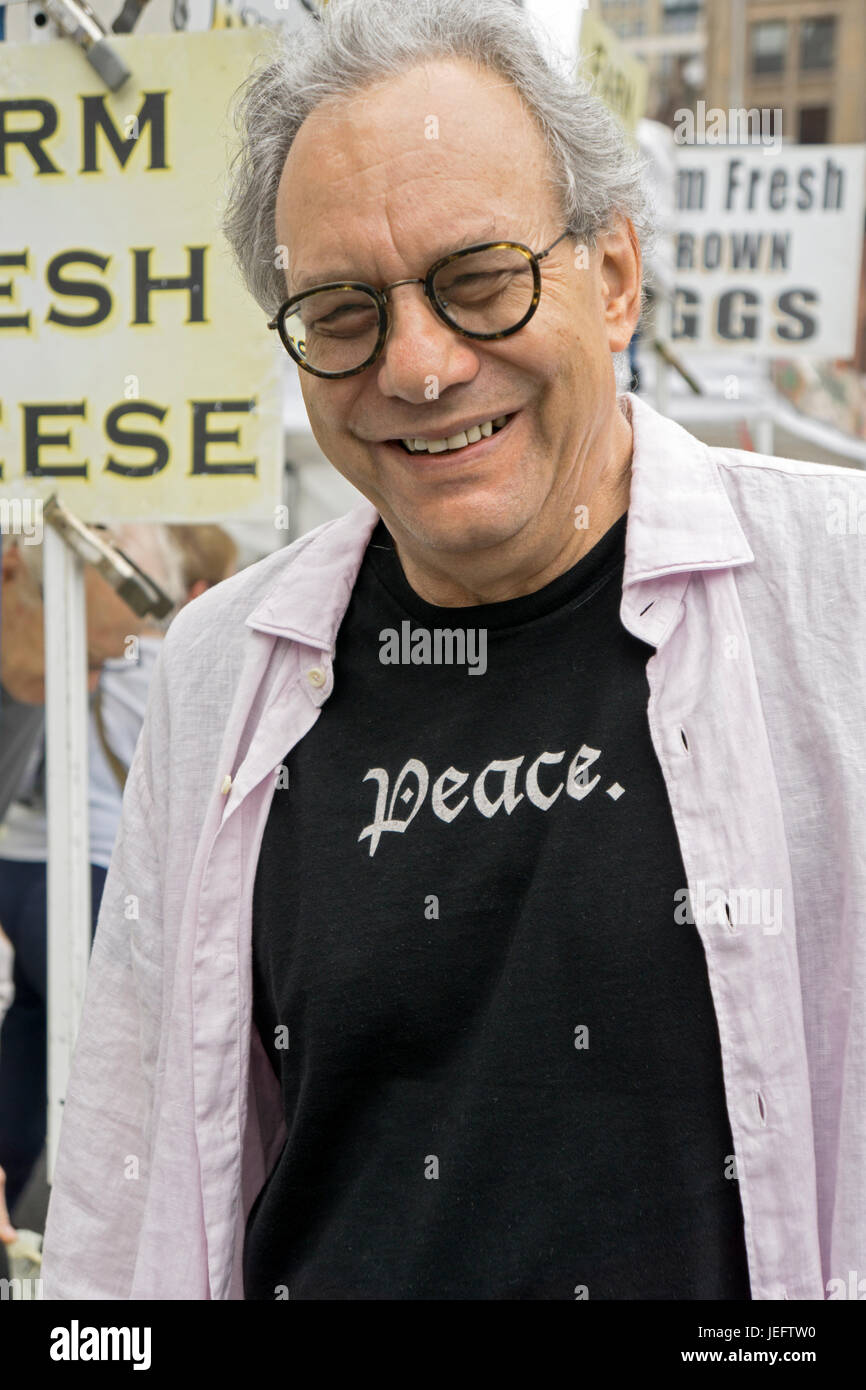 Lewis black comedian hi-res stock photography and images - Alamy