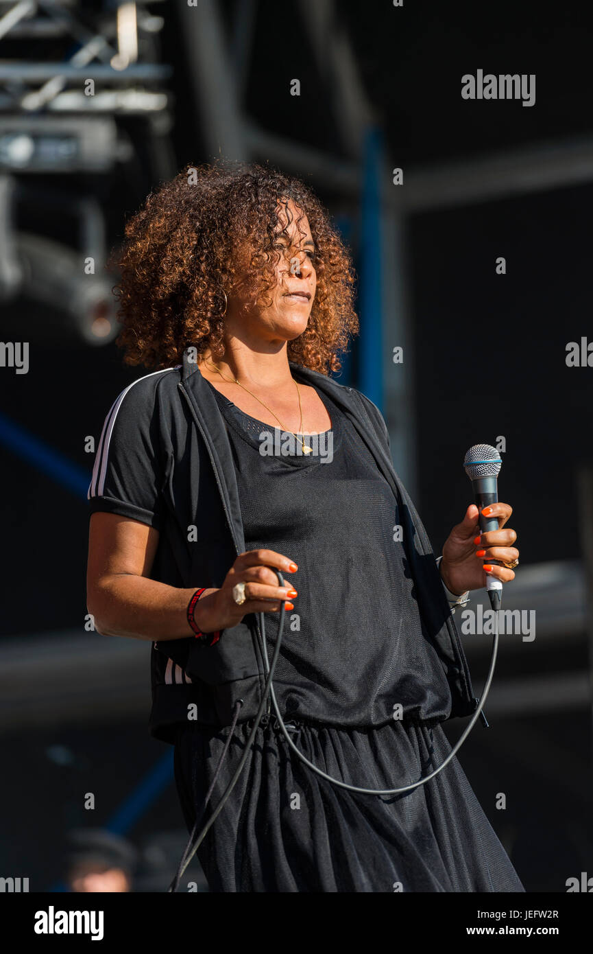 Neneh cherry hi-res stock photography and images - Alamy