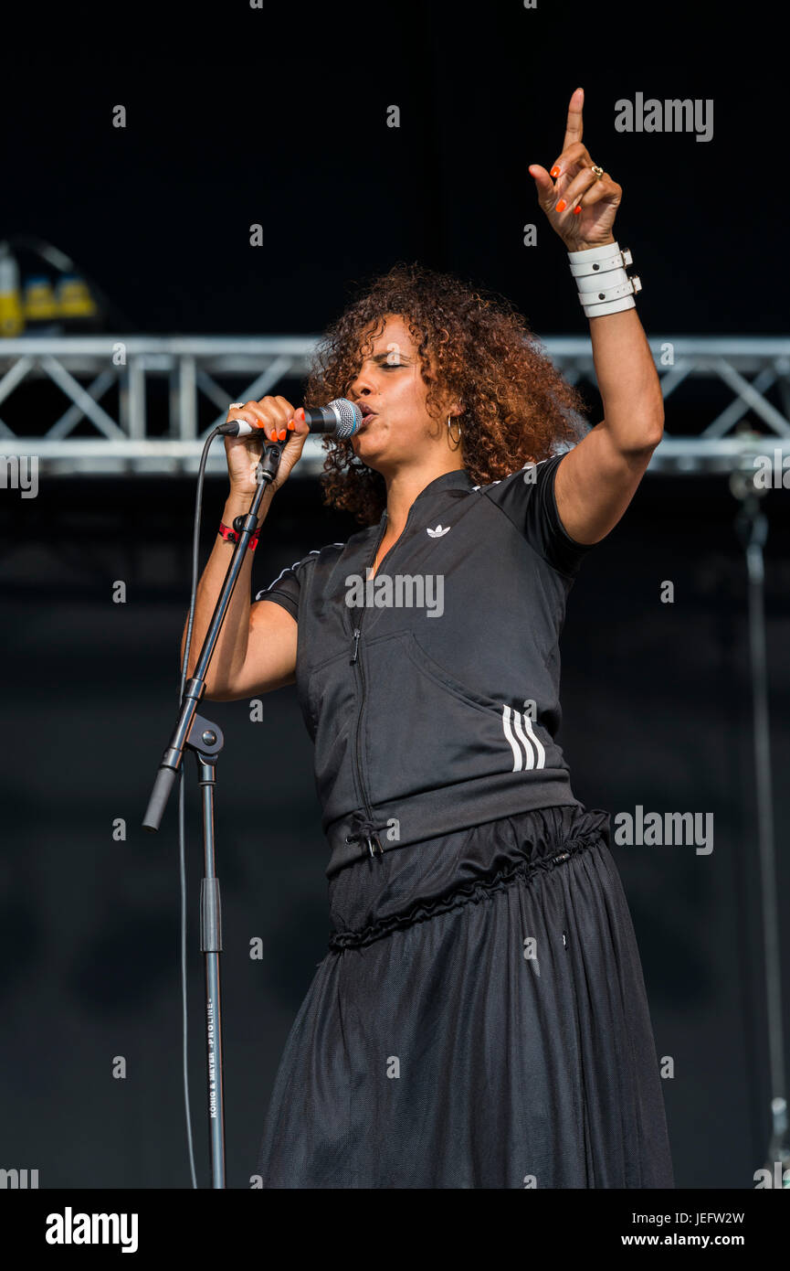 Neneh cherry hi-res stock photography and images - Alamy