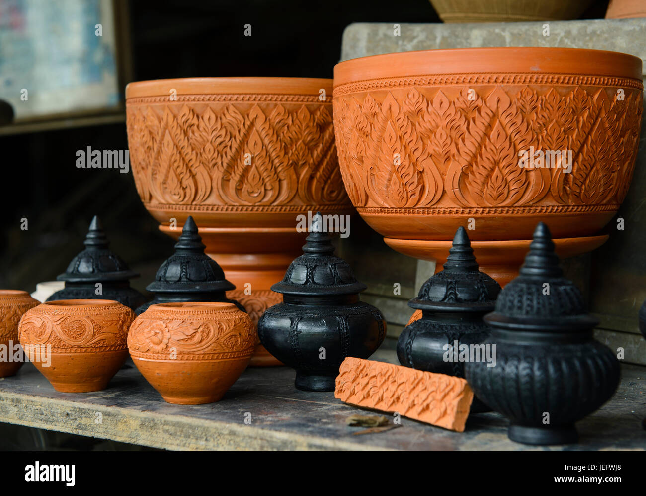 Thai antique clay pot earthware Stock Photo - Alamy