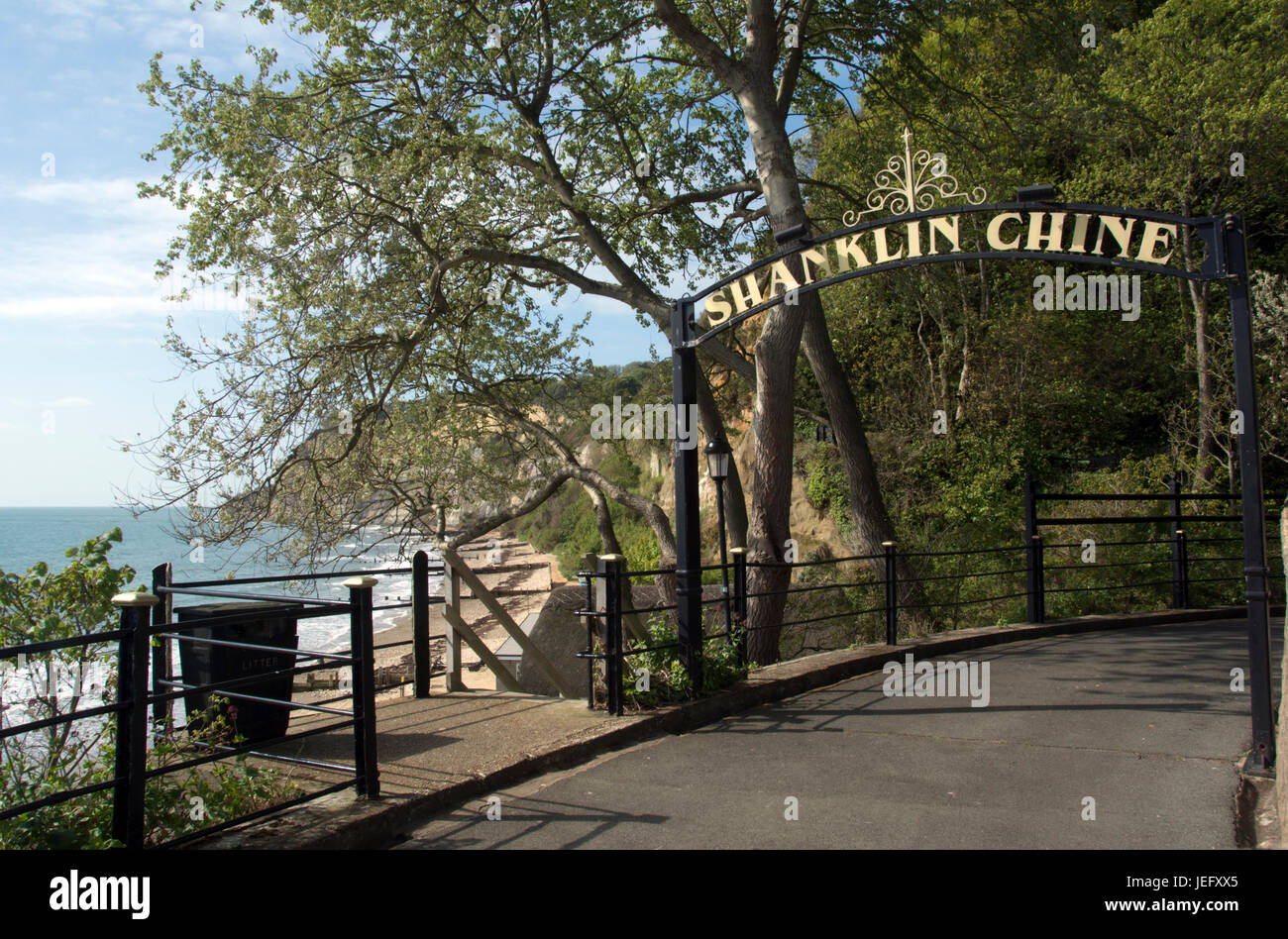 ISLE OF WIGHT; SHANKLIN; ENTRANCE TO THE CHINE Stock Photo - Alamy