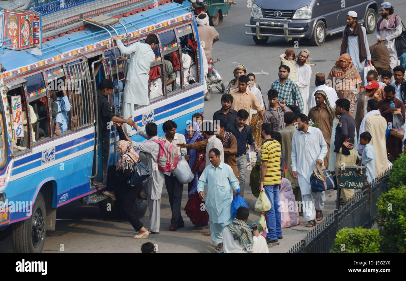 Overloaded lahore hi-res stock photography and images - Alamy