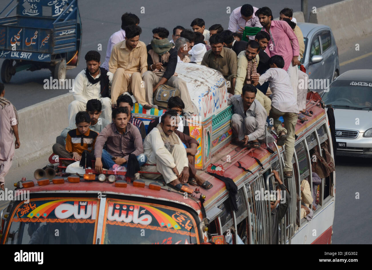Lahore, Pakistan. 25th June, 2017. Pakistani people travel by ...