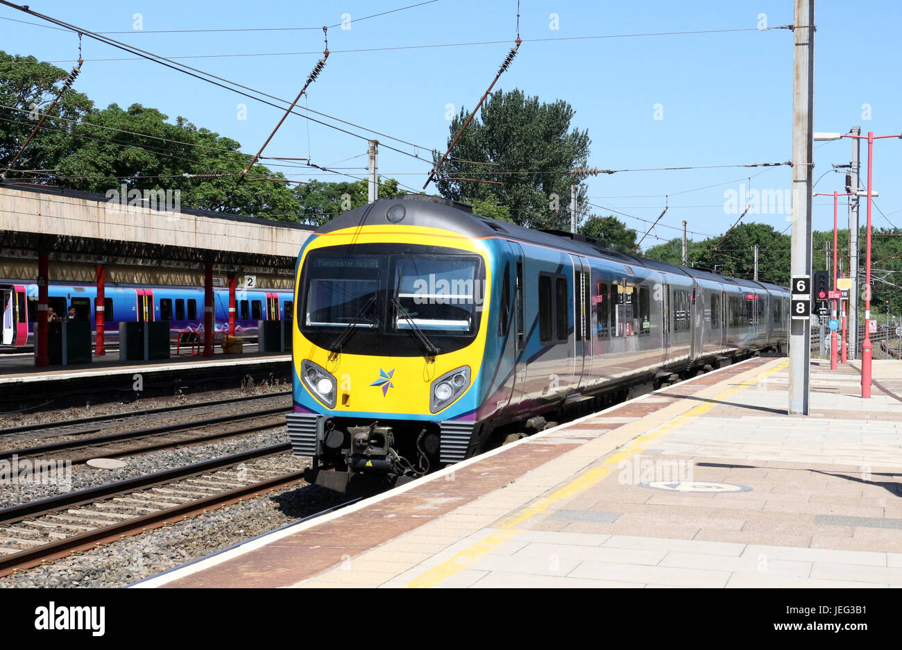 Class 185 Siemens Desiro diesel multiple unit in First Transpennine ...