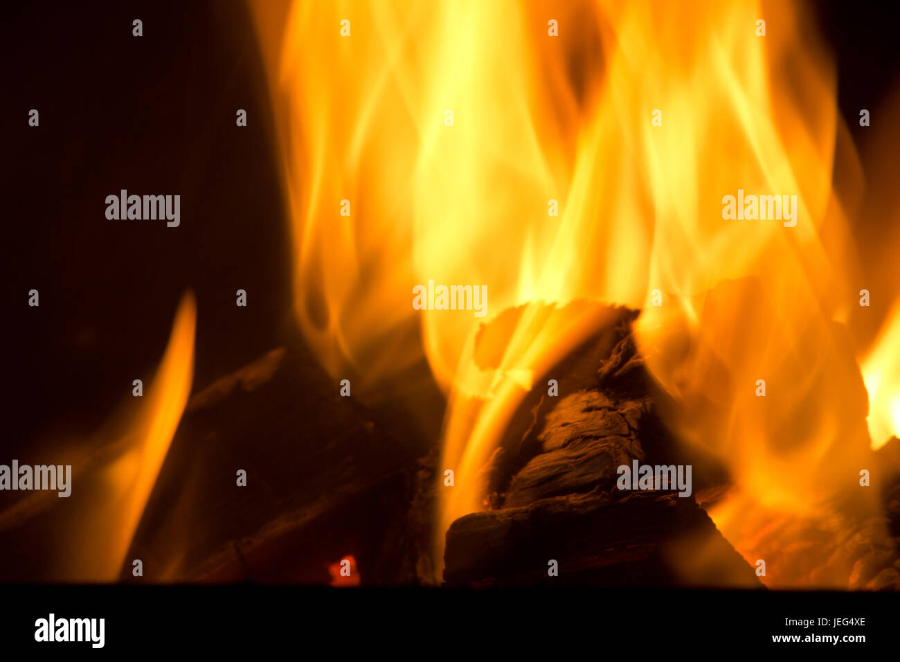 Image of burning logs hi-res stock photography and images - Alamy
