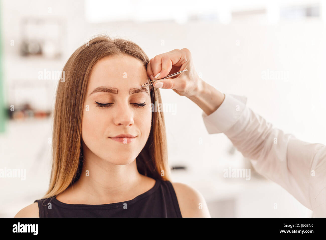 Master makeup corrects, and gives shape to pull out with forceps Stock ...