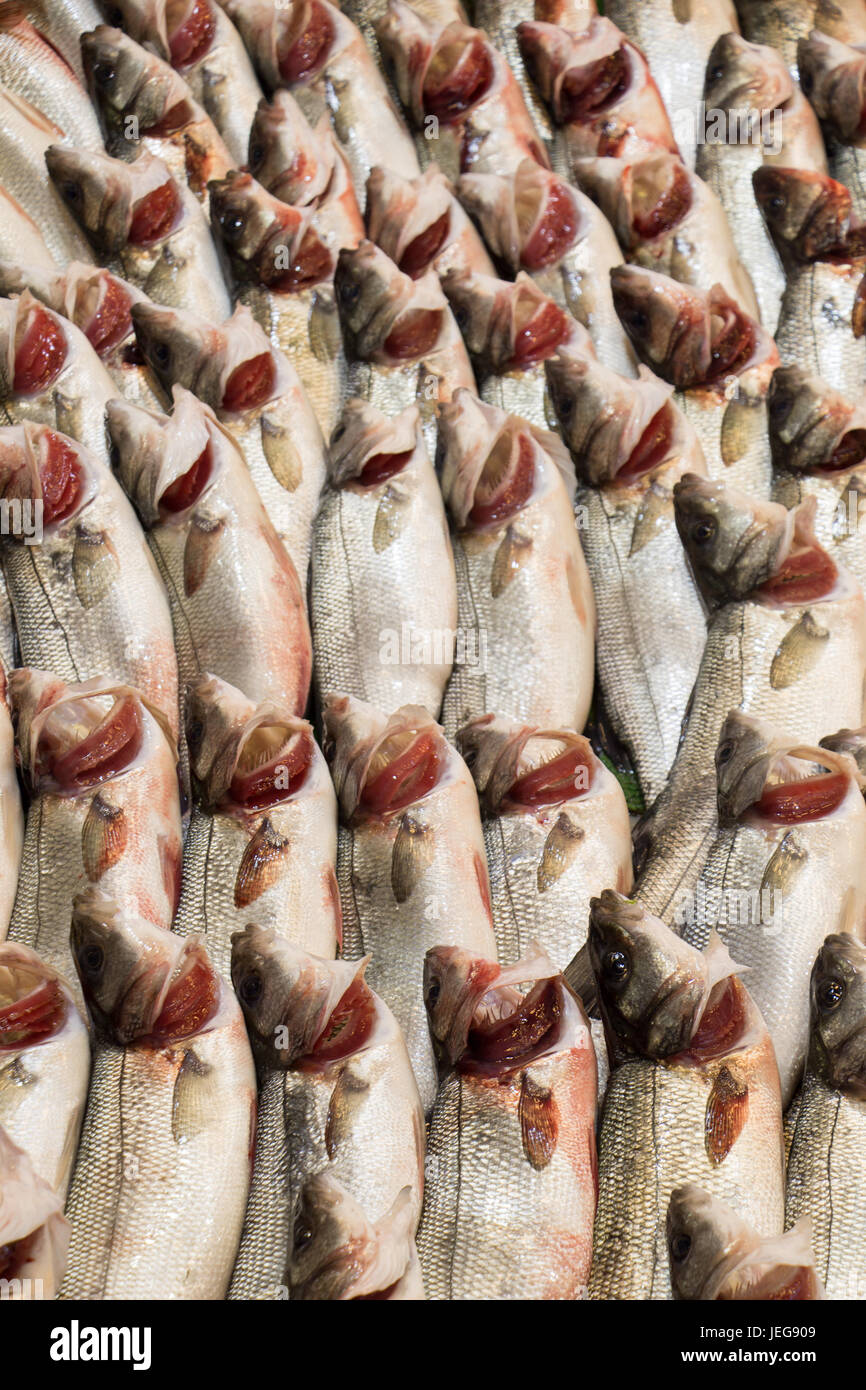Fresh for sale at a fish market Stock Photo - Alamy