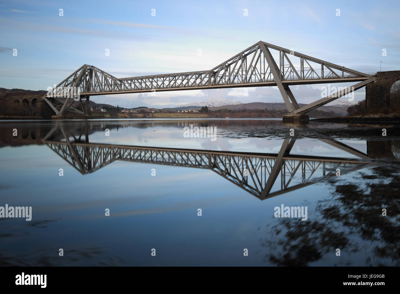 Falls lora connel bridge loch etive oban scotland scotland hi-res stock ...