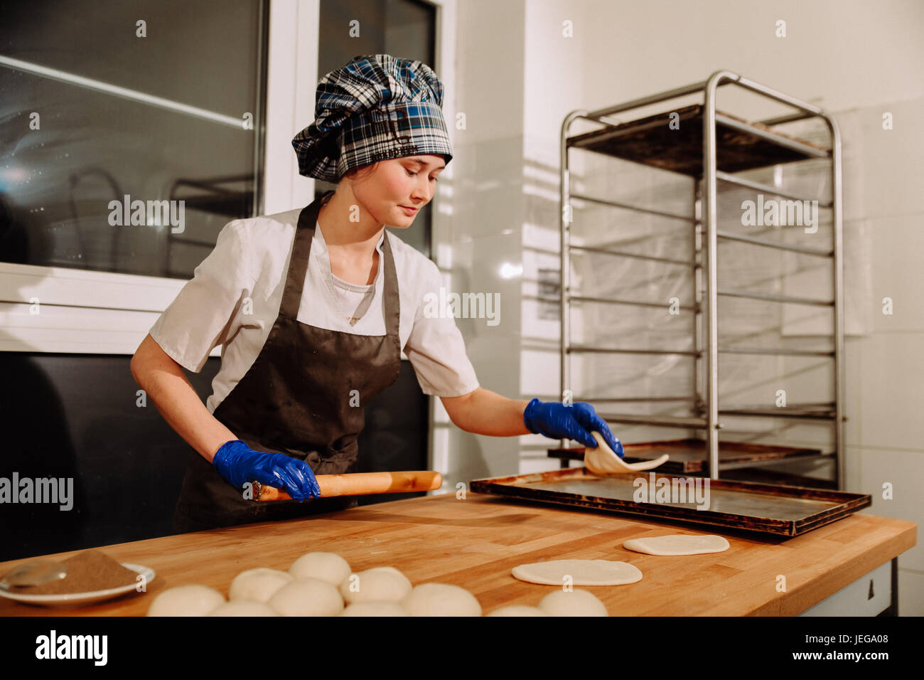a Baker making cinnamon rolls Stock Photo - Alamy