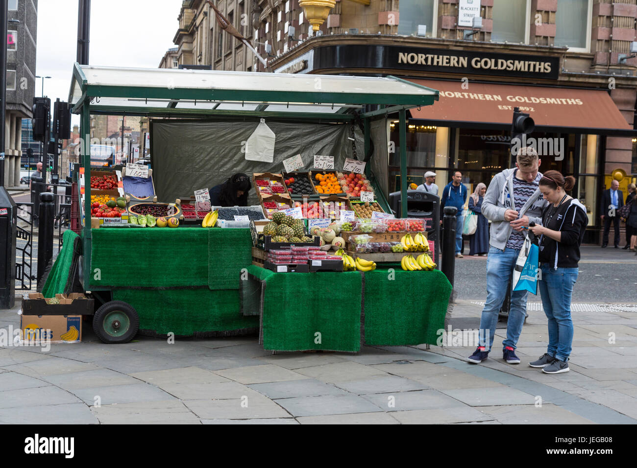 Fruit stand street hi-res stock photography and images - Alamy