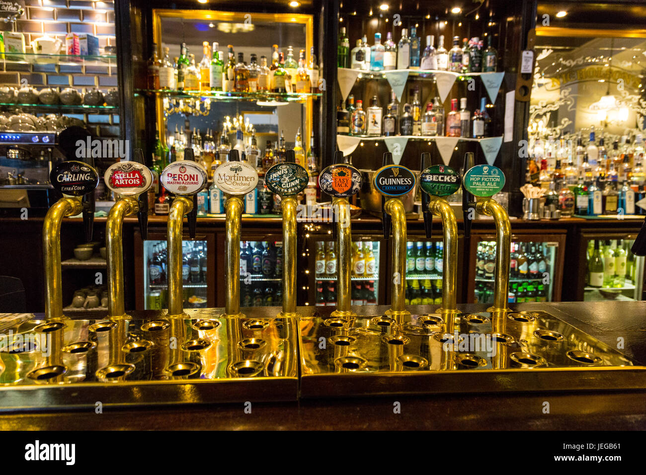 Nicholsons pub hi-res stock photography and images - Alamy