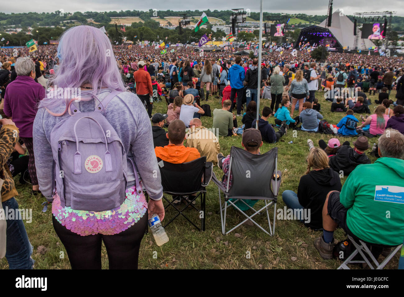 Glastonbury, Somerset, UK. 24th June, 2017. Fans watch from the top of ...