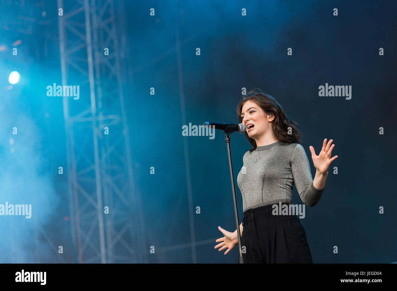 Lorde singer hi-res stock photography and images - Alamy