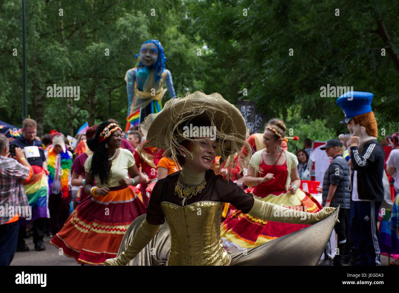 Dancing at pride hi-res stock photography and images - Alamy
