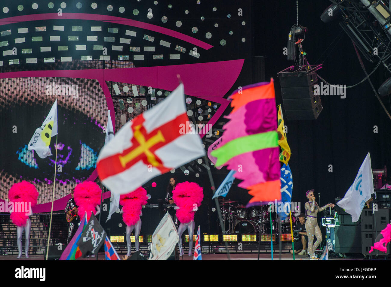 Katy perry performing hi-res stock photography and images - Alamy