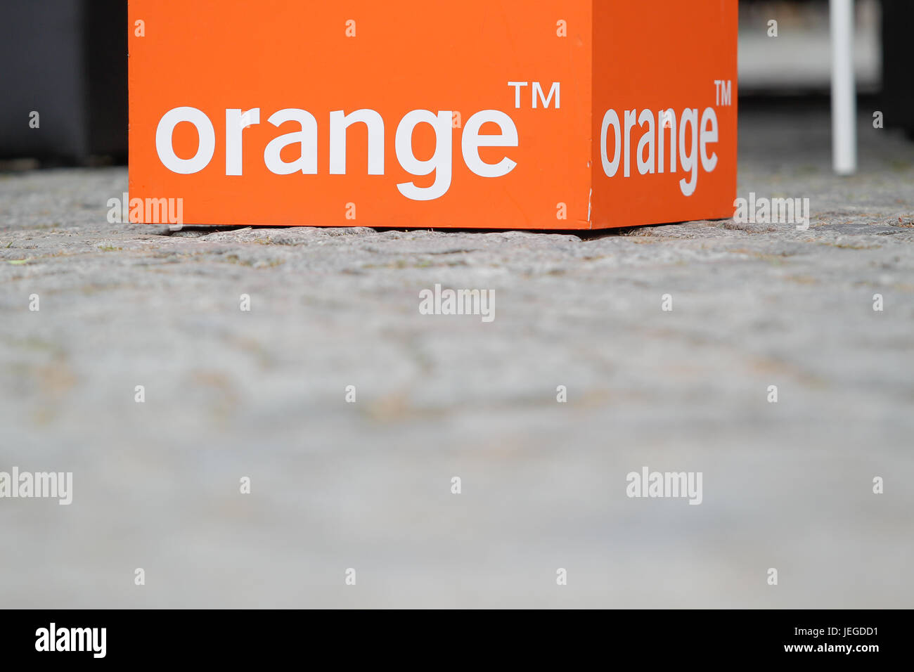 Advertising cube hi-res stock photography and images - Alamy