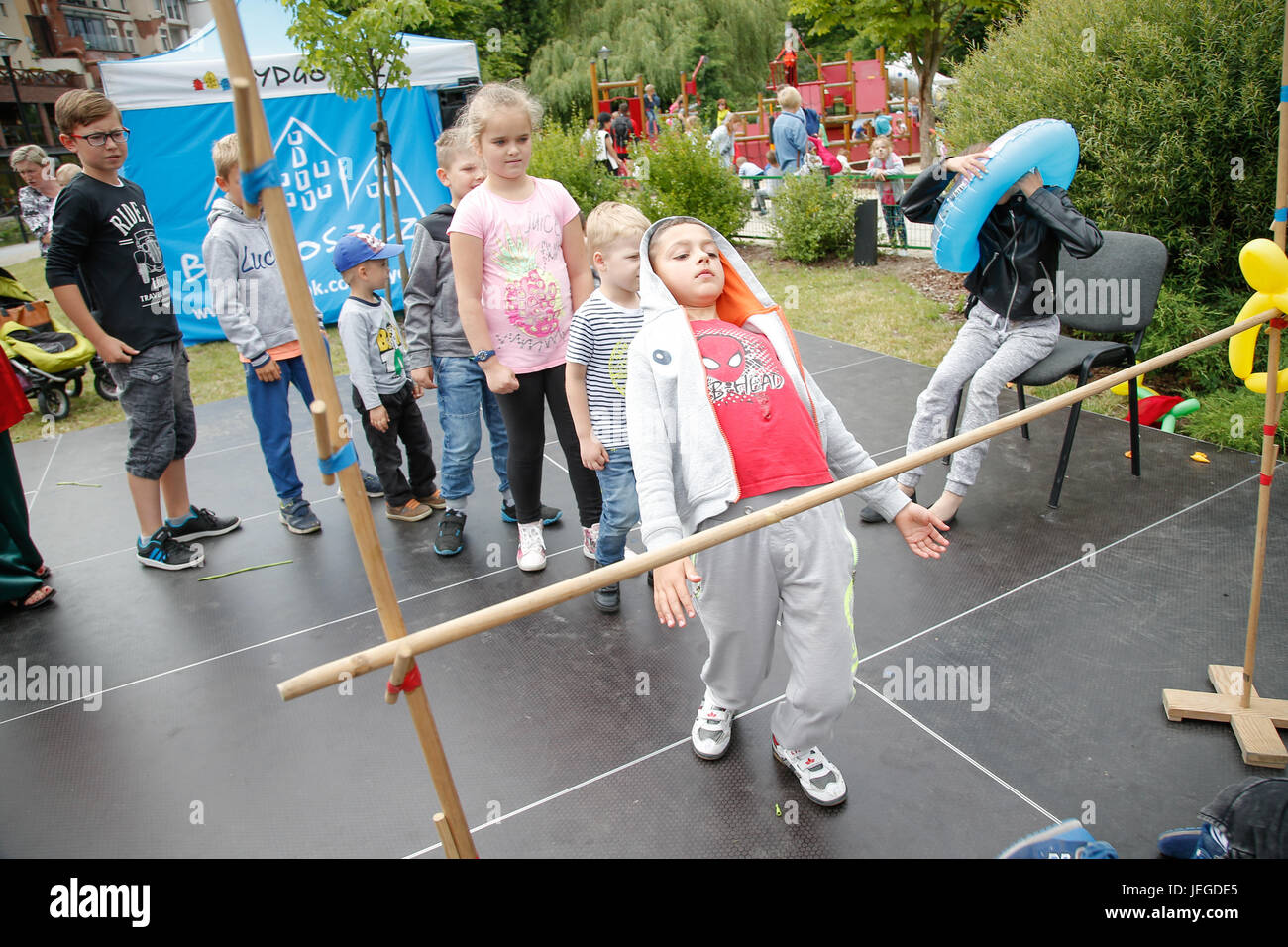 Limbo dance hi-res stock photography and images - Alamy