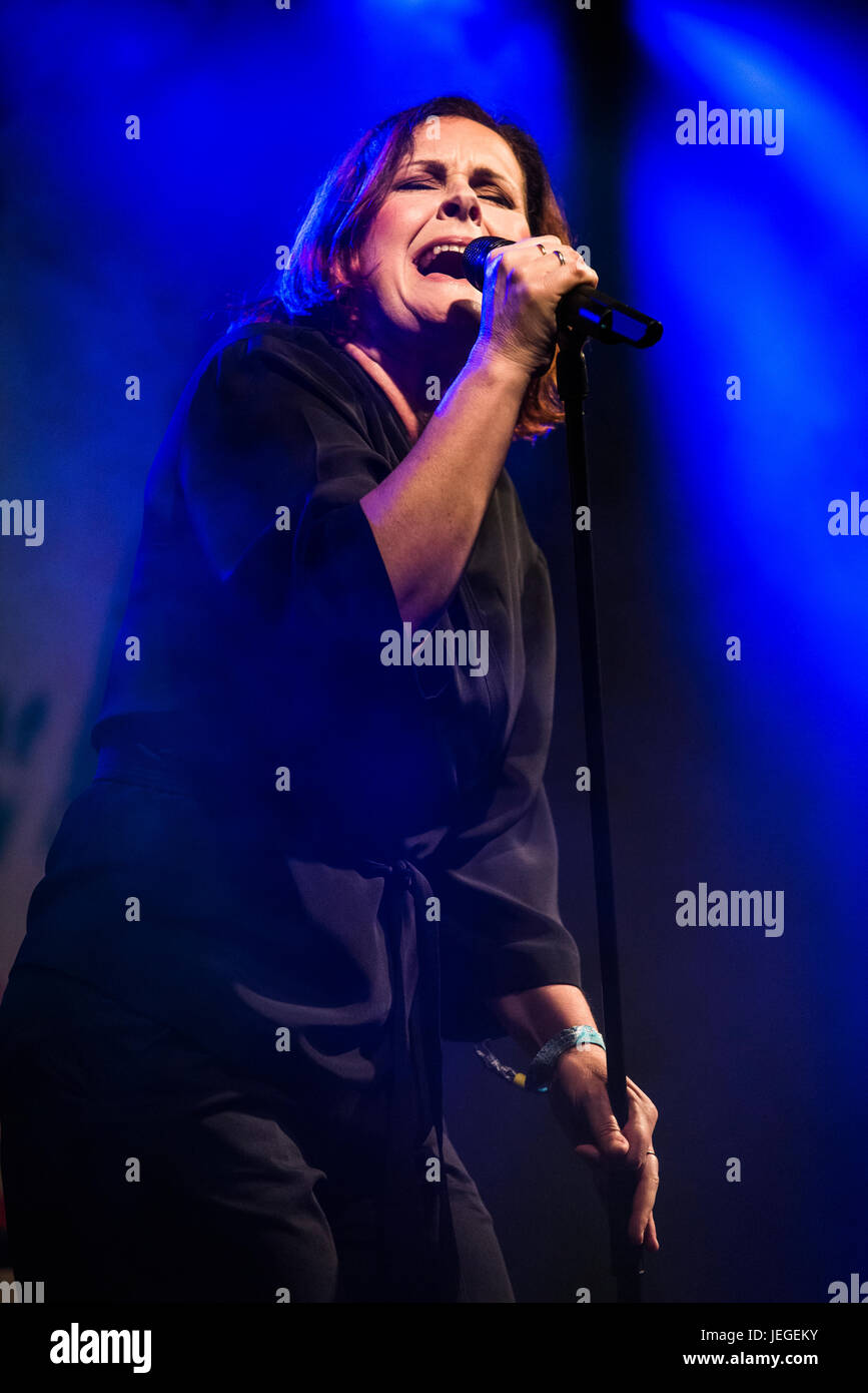Alison moyet singer hi-res stock photography and images - Alamy