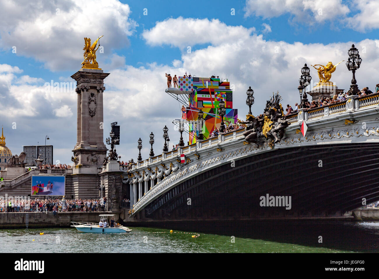 Paris, France. 24th Jun, 2017. Diving athlete demonstrating over the ...