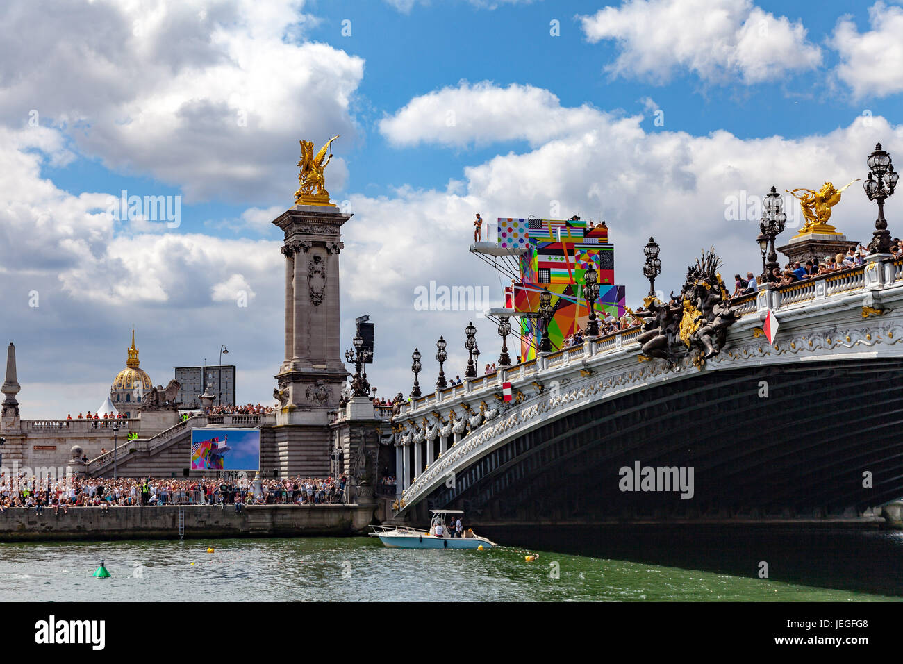 Paris, France. 24th Jun, 2017. Diving athlete demonstrating over the ...