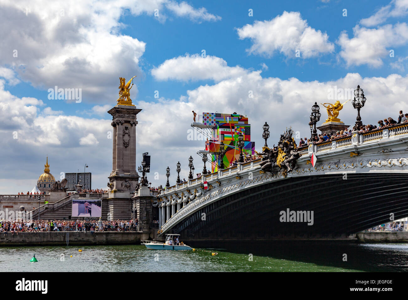 Paris, France. 24th Jun, 2017. Diving athlete demonstrating over the ...