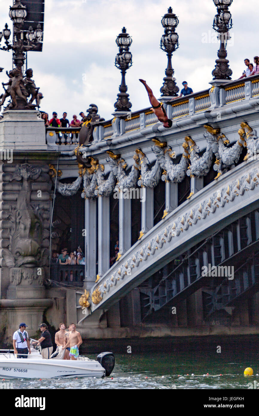 Paris, France. 24th Jun, 2017. Diving athlete demonstrating over the ...