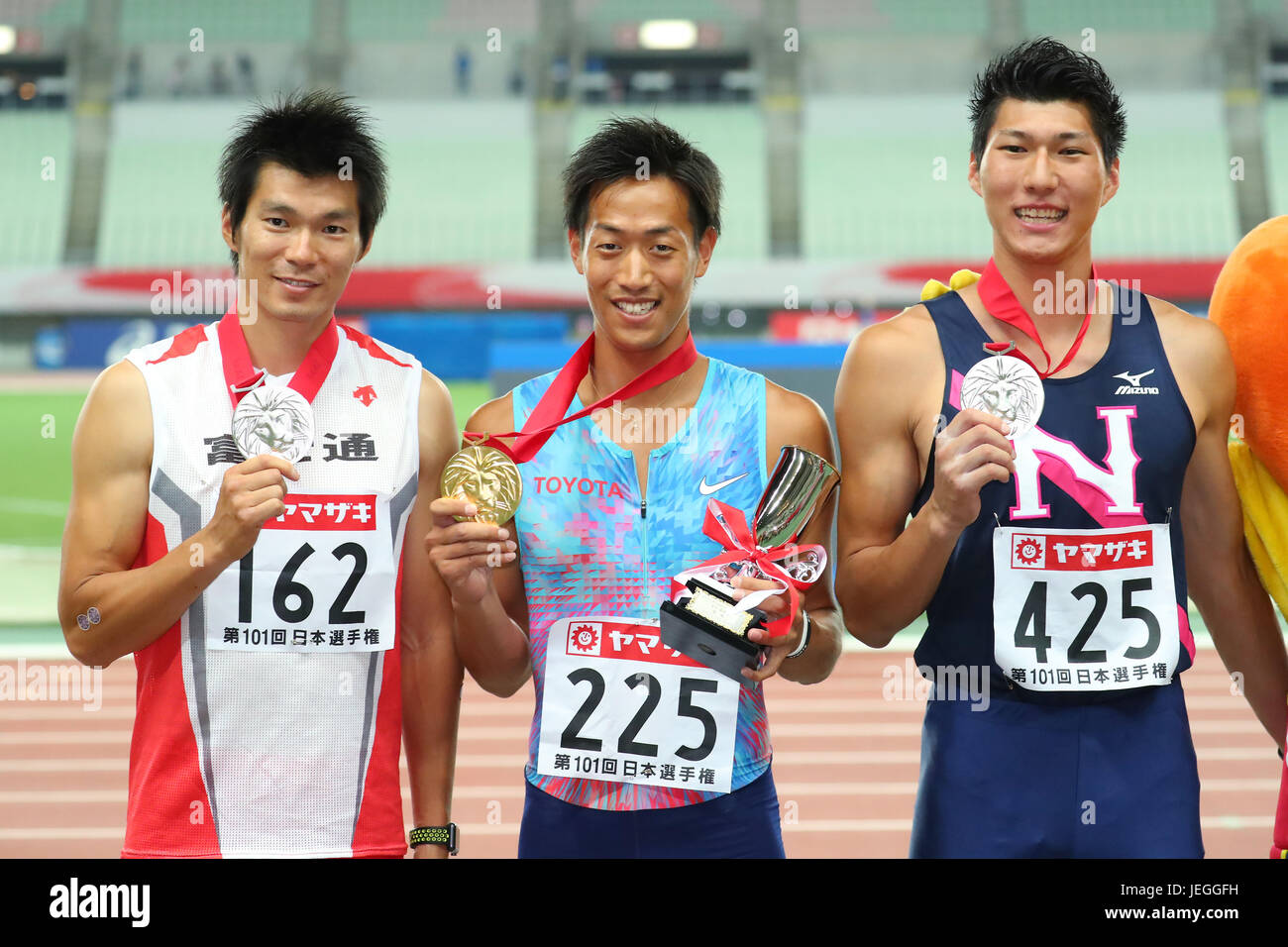 Yanmar Stadium Nagai, Osaka, Japan. 23rd June, 2017. (L to R) Daichi ...