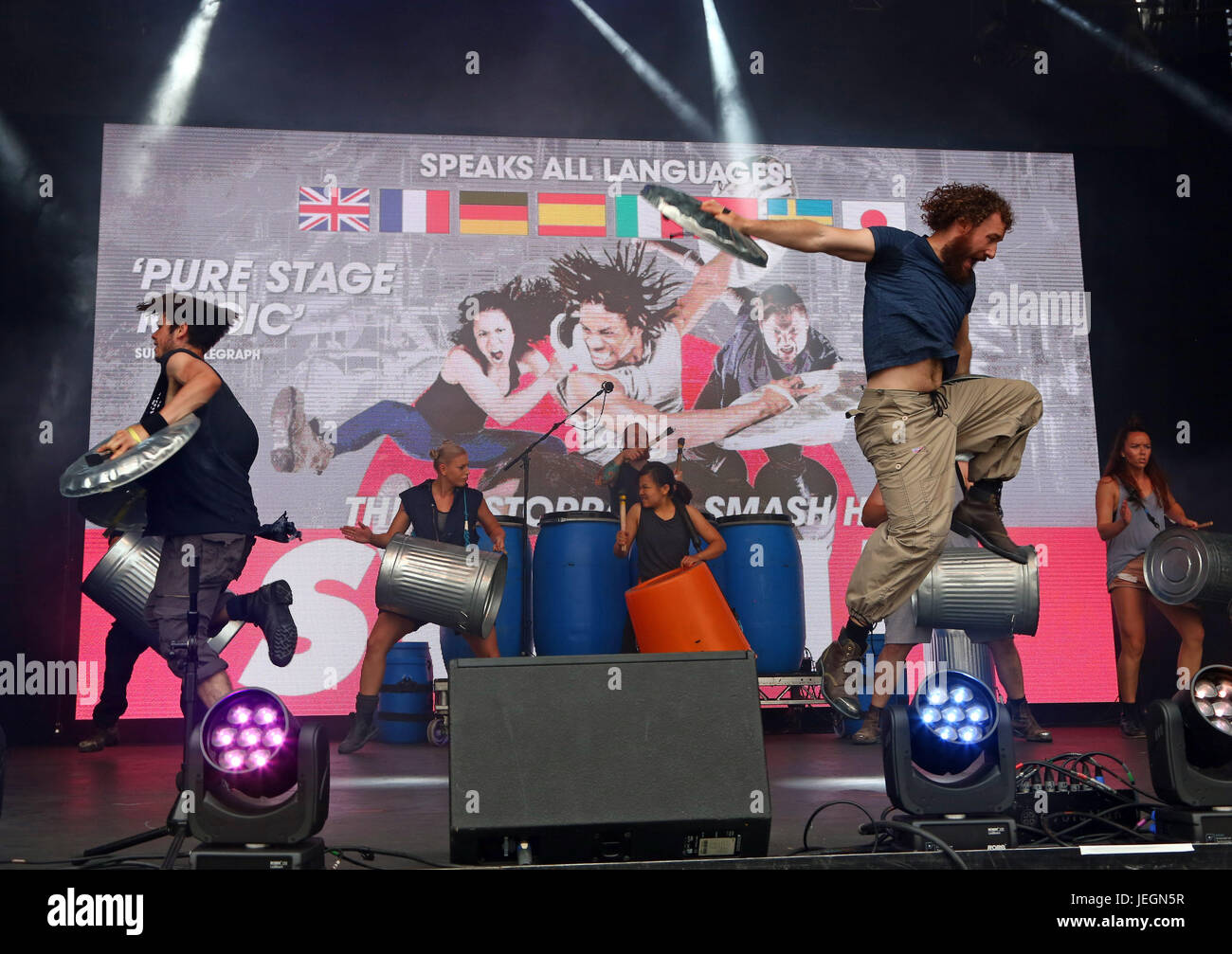 Stomp stage hi-res stock photography and images - Alamy