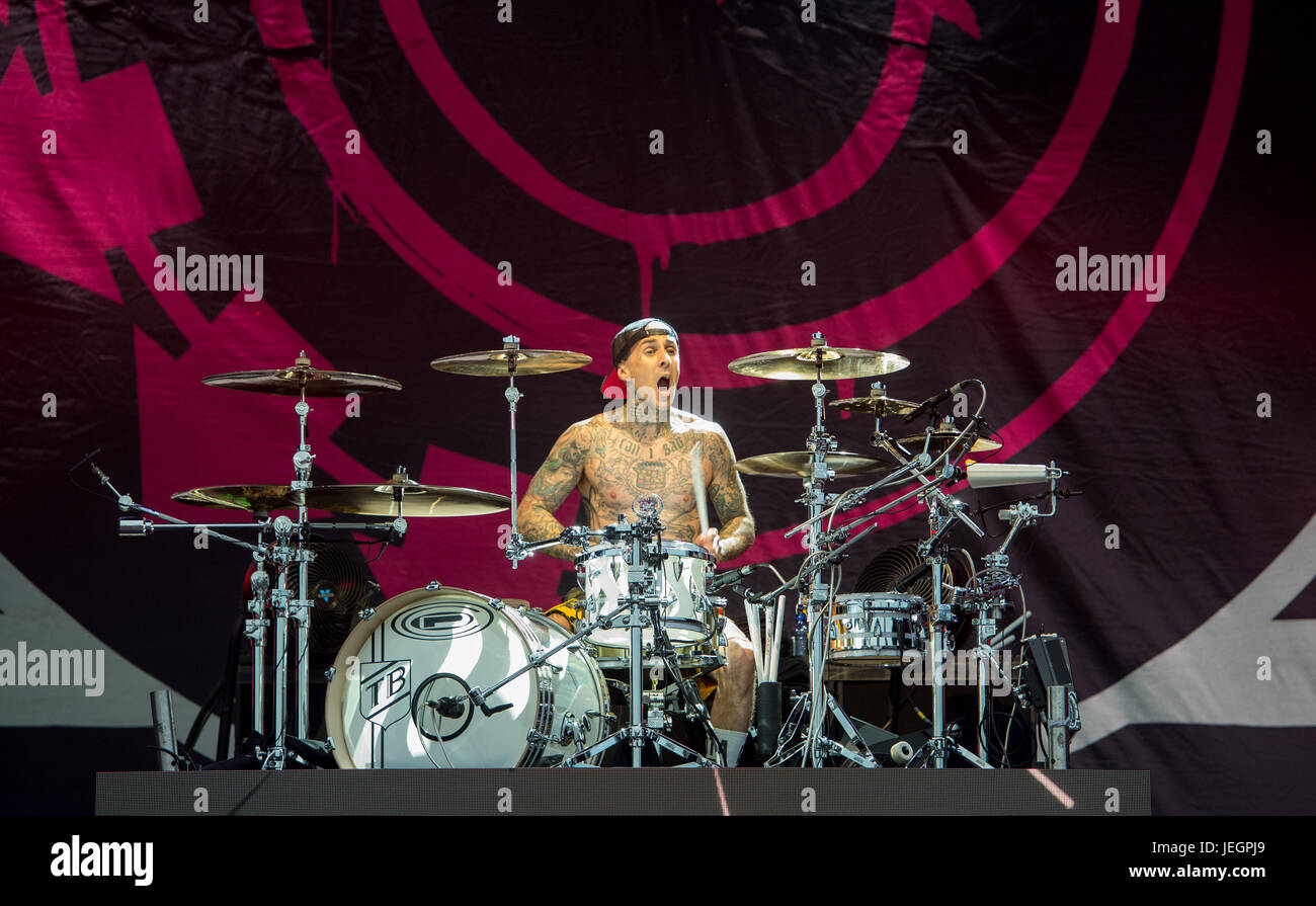 Blink 182 drummer travis barker hi-res stock photography and images - Alamy