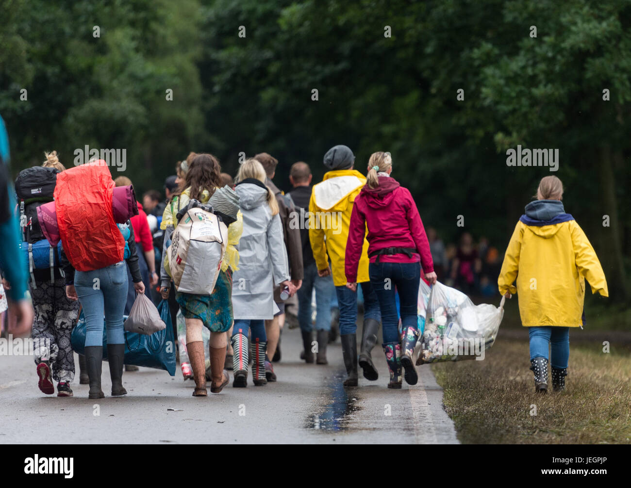 Festivalgoers depart on the last day of the Hurricane Festival in ...
