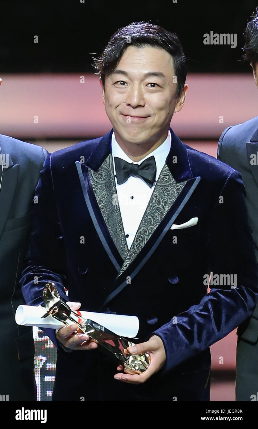 Bo huang hi-res stock photography and images - Alamy