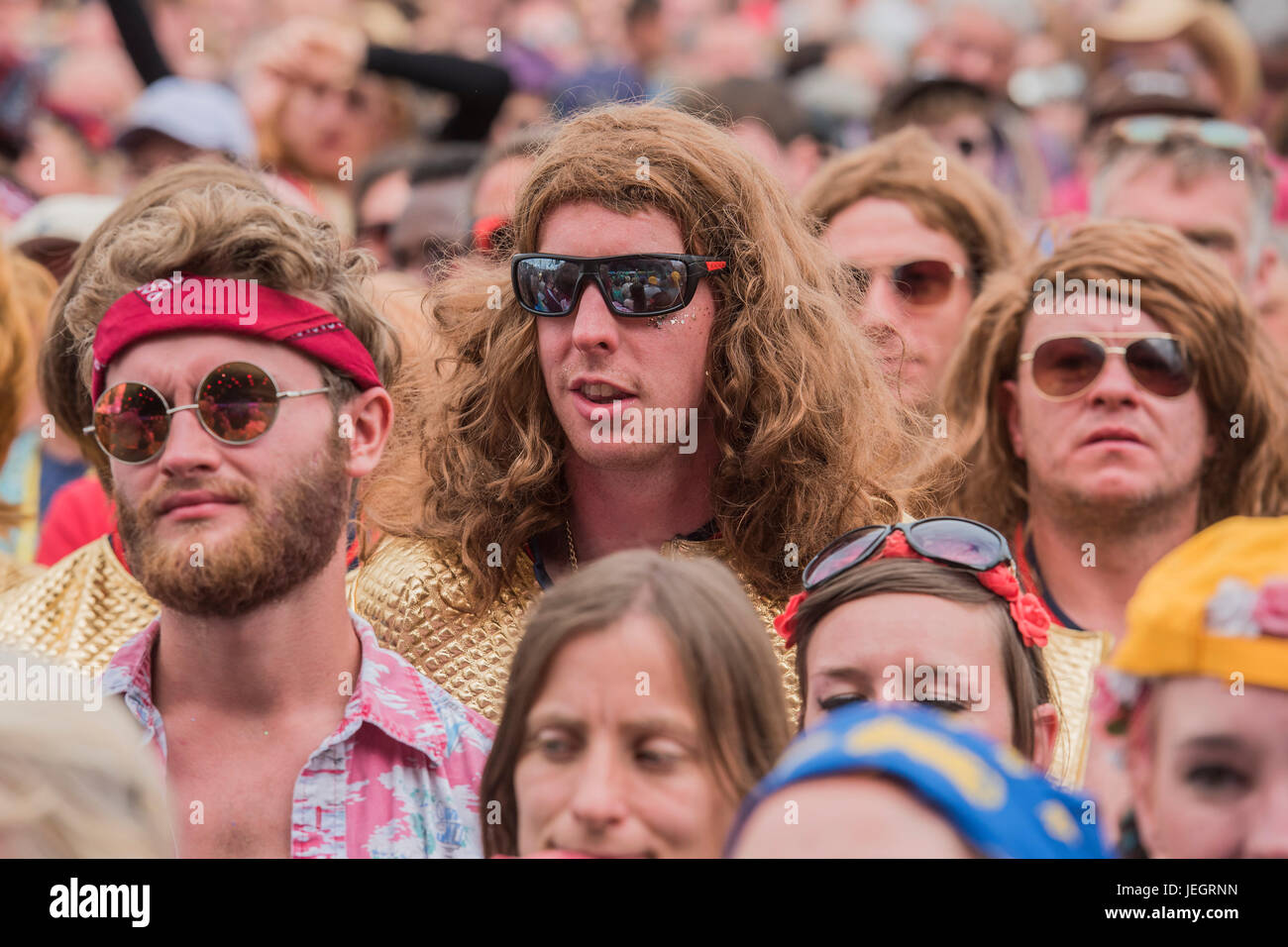 Stage wigs hi-res stock photography and images - Alamy