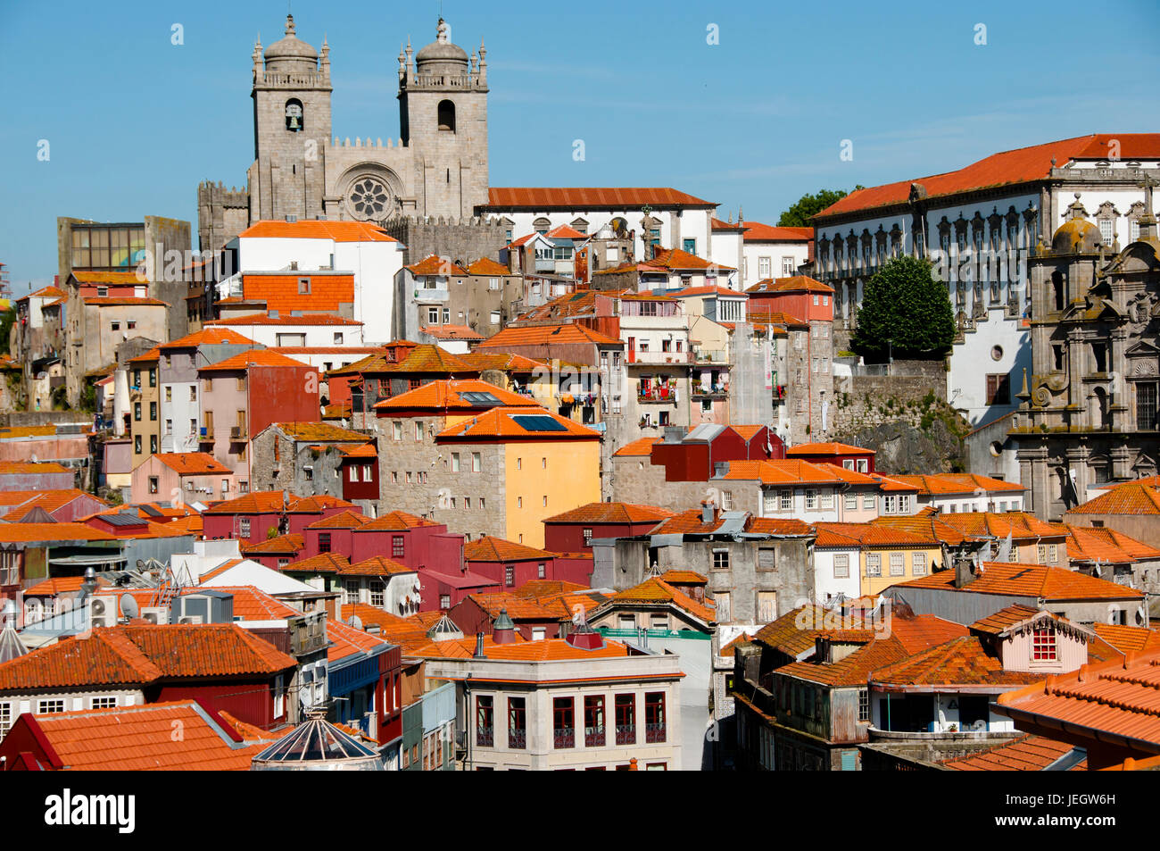 Buildings porto portugal hi-res stock photography and images - Alamy
