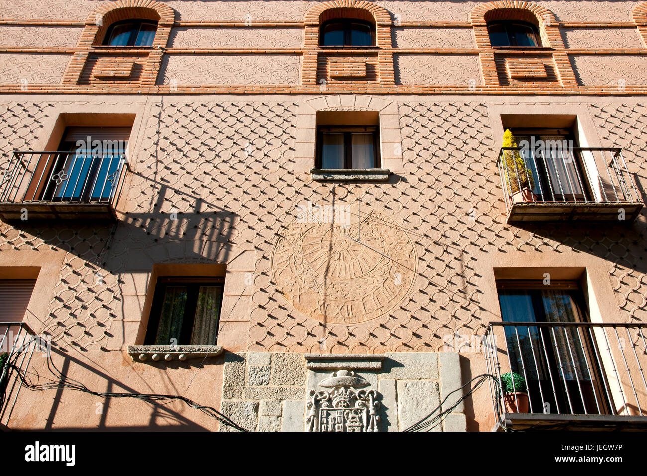 Traditional sundial clock hi-res stock photography and images - Alamy