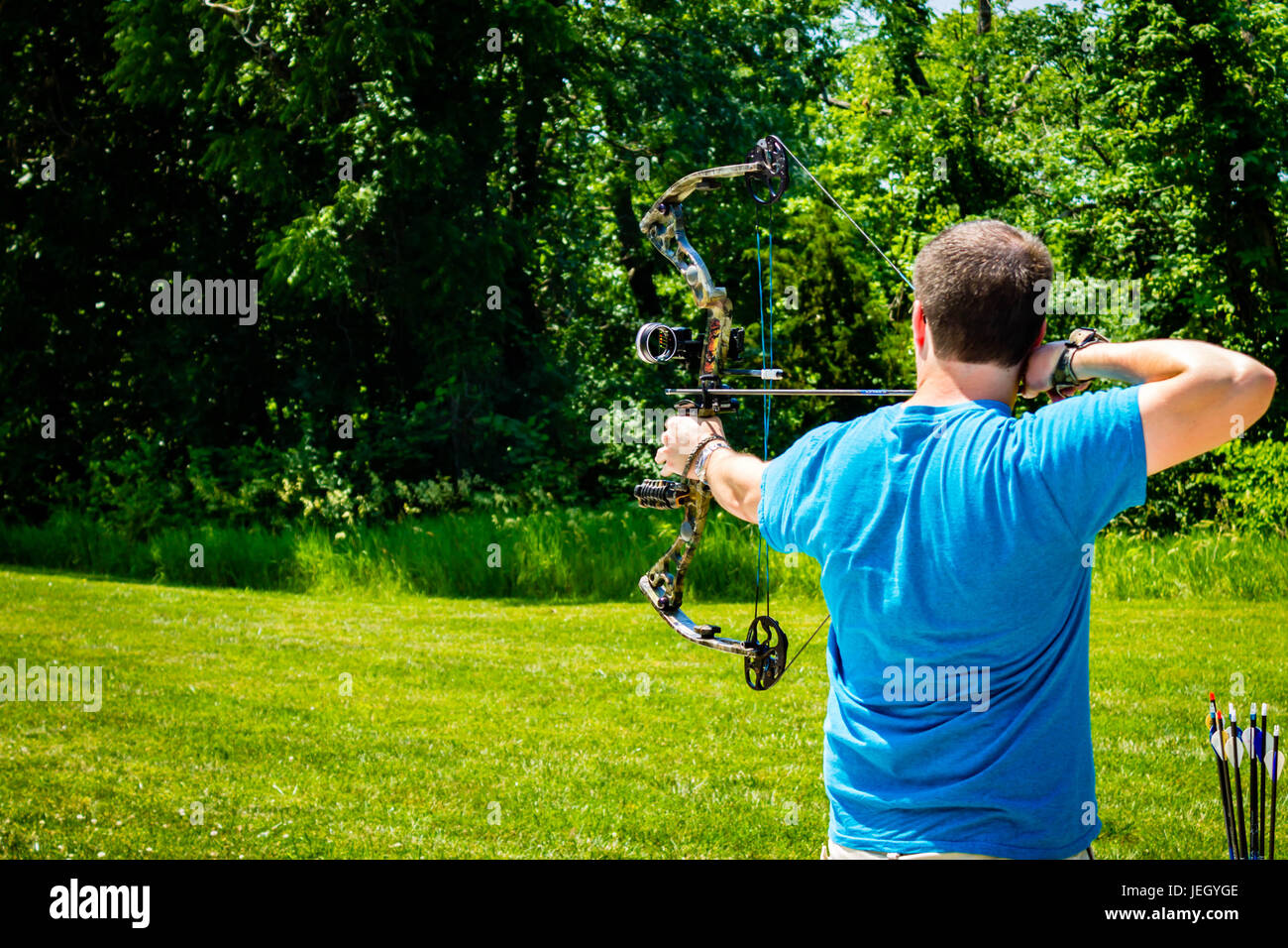 Recurve bow hi-res stock photography and images - Alamy
