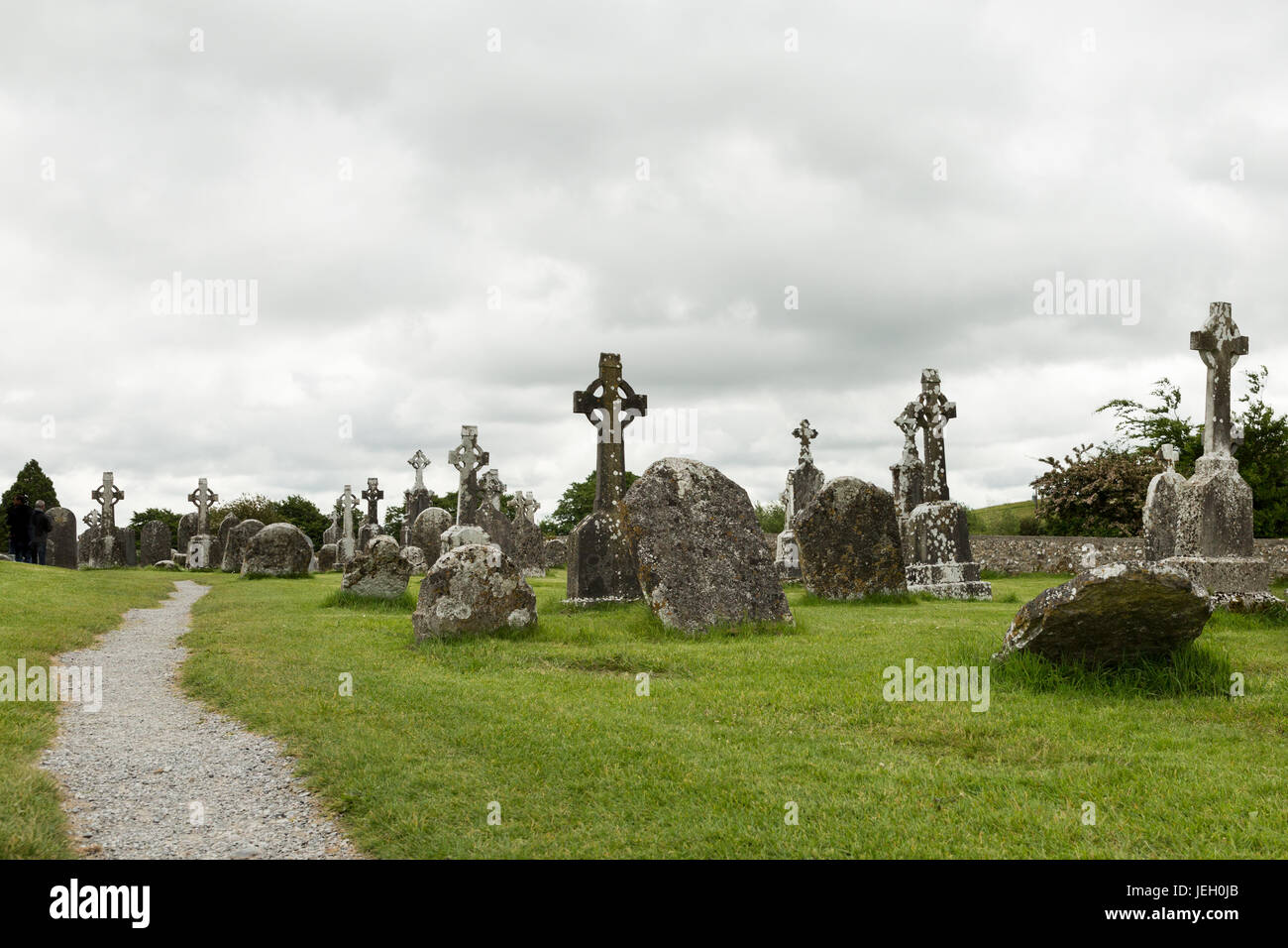 cemetery and ruins of the 6th century monastery of Clonmacnoise Stock ...