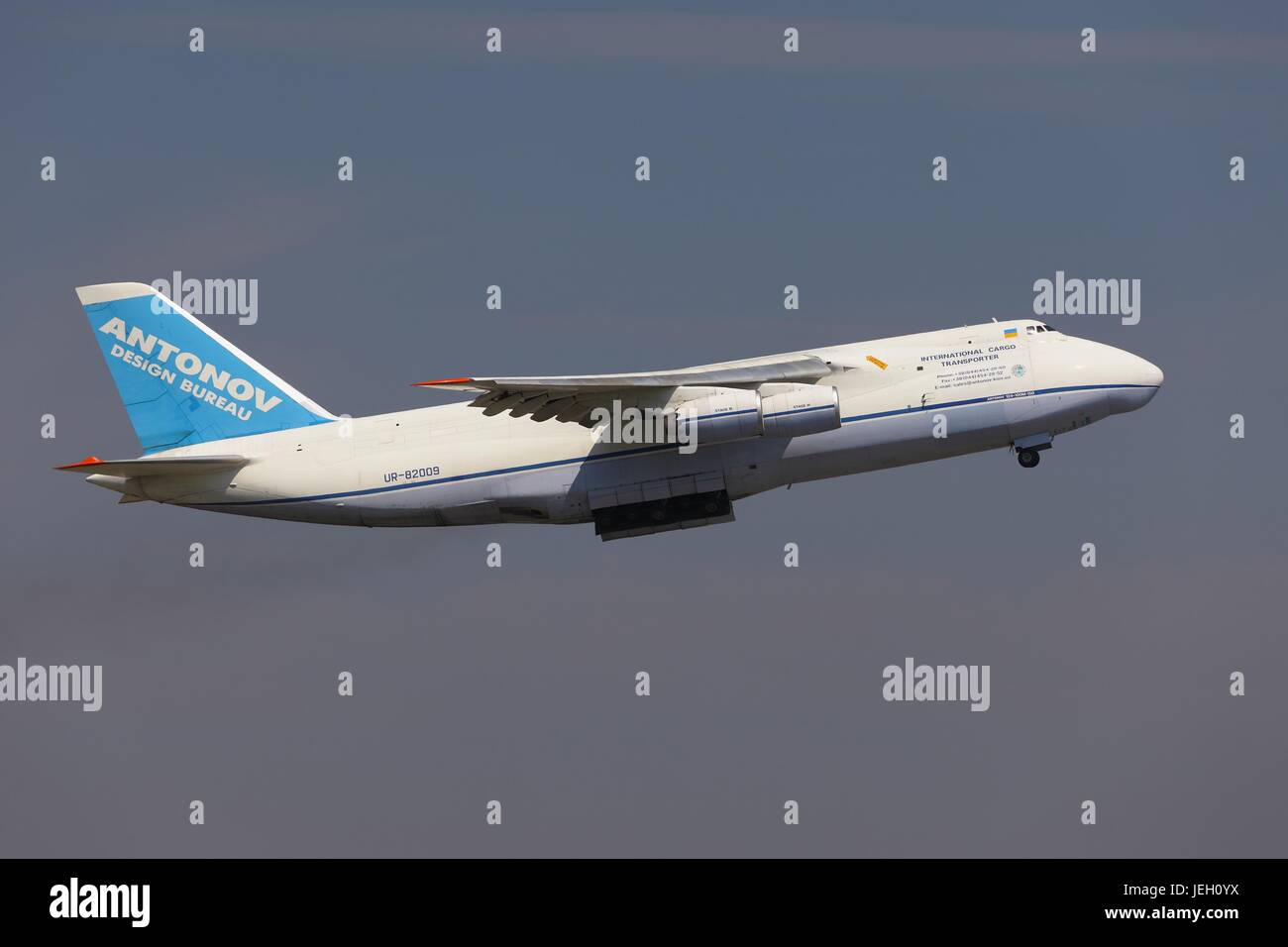 Antonov An 124 Take Off High Resolution Stock Photography and Images ...